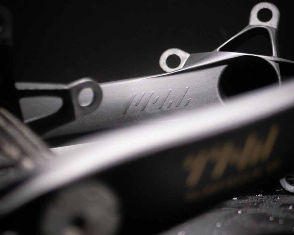 Pedaleiro THM Clavícula SE ROAD Black Edition - Racing Cycle | Venda de ...